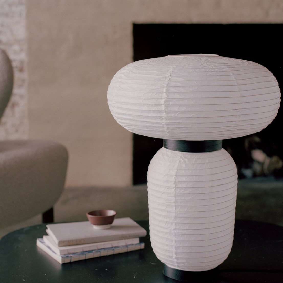 Formakami JH18 Lampe de Table Ivoire par And Tradition | Lampe de chevet